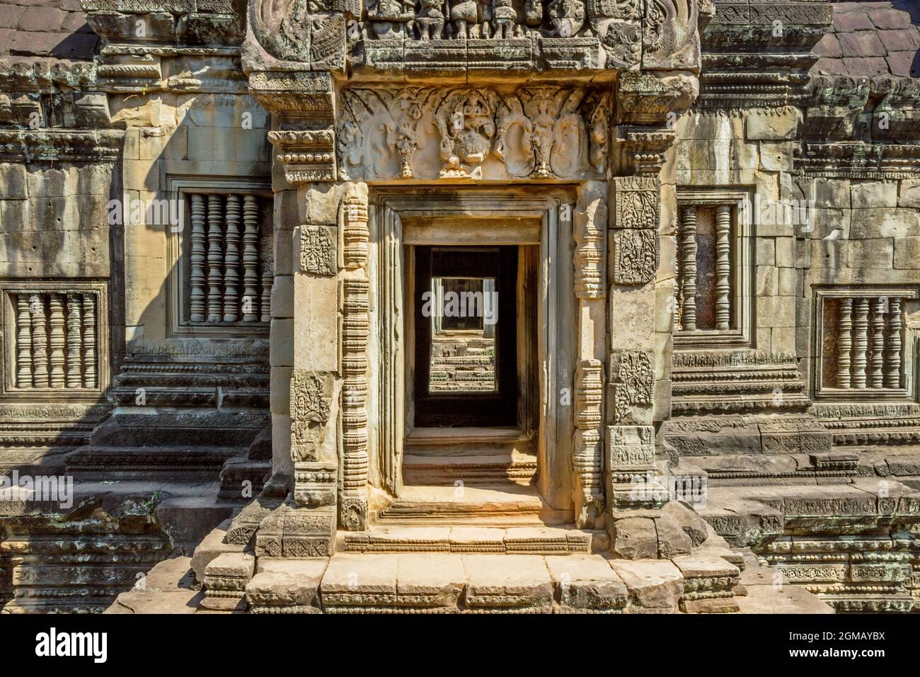 old ruins of Banteay Samre temple in Angkor city, Cambodia Stock Photo ...