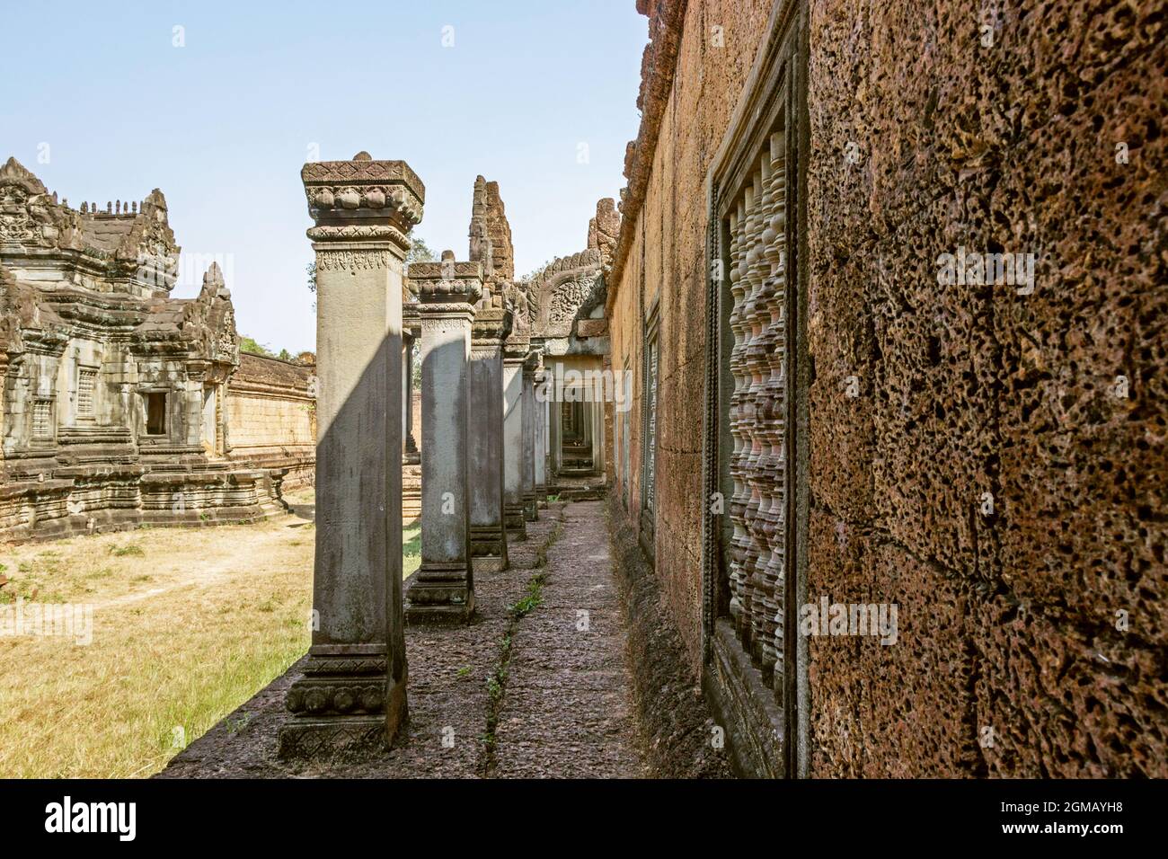 old ruins of Banteay Samre temple in Angkor city, Cambodia Stock Photo ...