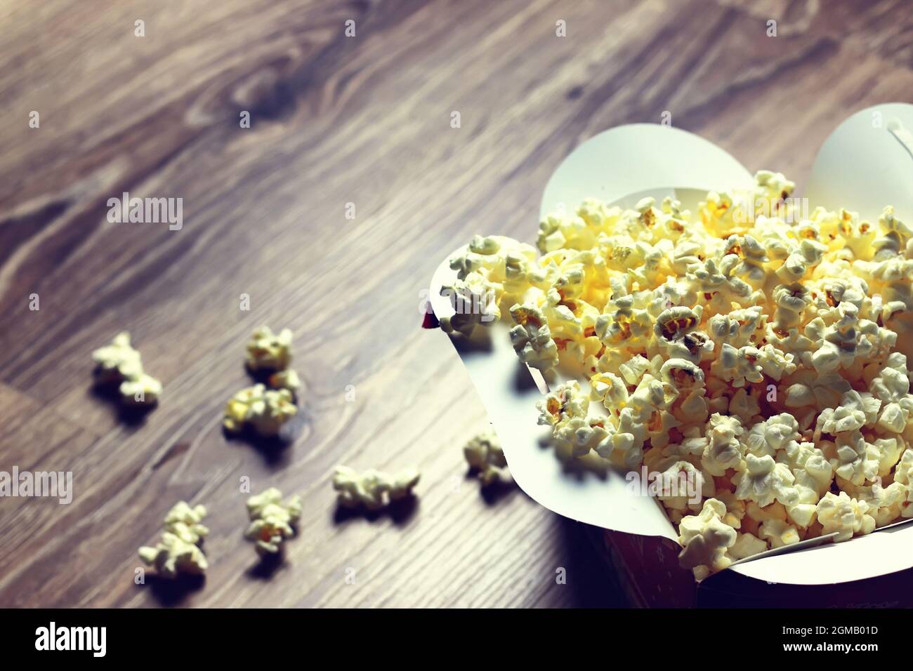 Movie popcorn spill nobody hi-res stock photography and images - Alamy