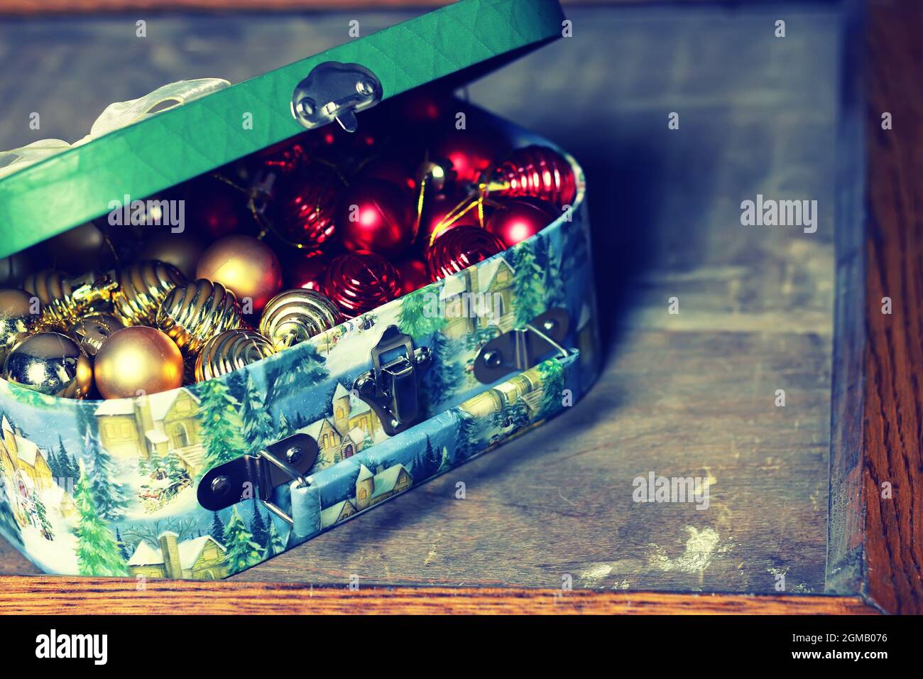 small red ball in a box Stock Photo - Alamy