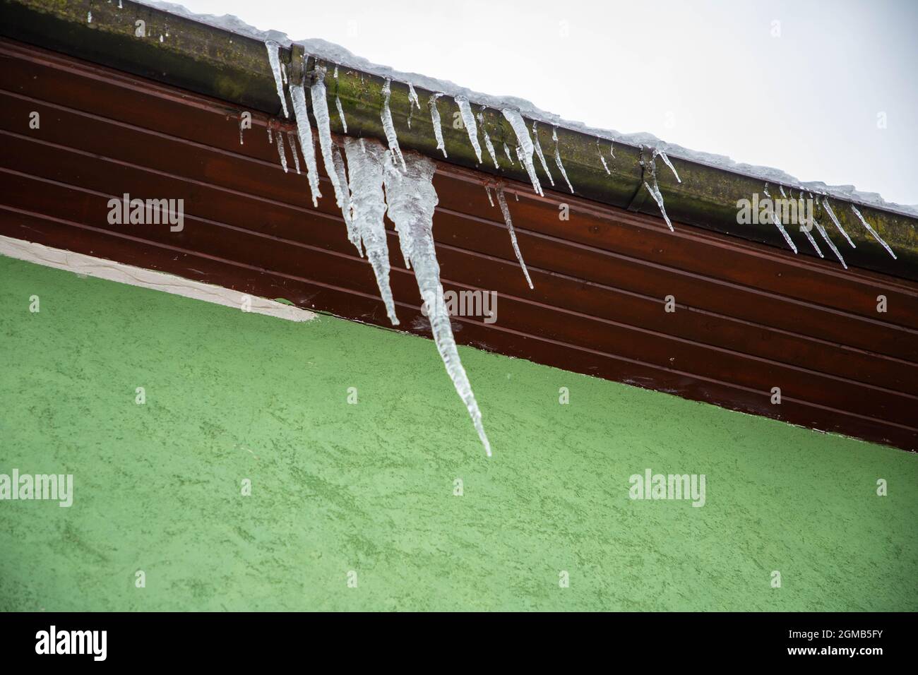 Drops fall from icicles spring hi-res stock photography and images - Alamy