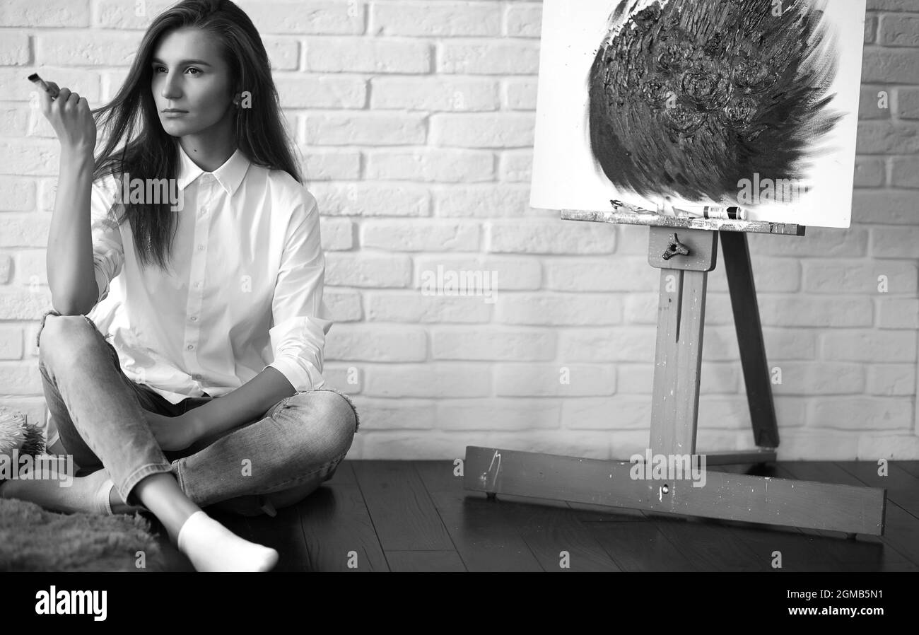 Female model posing artist in Black and White Stock Photos & Images - Alamy