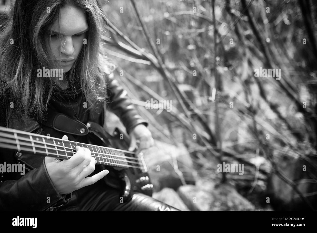Person in metal suit Black and White Stock Photos & Images - Alamy