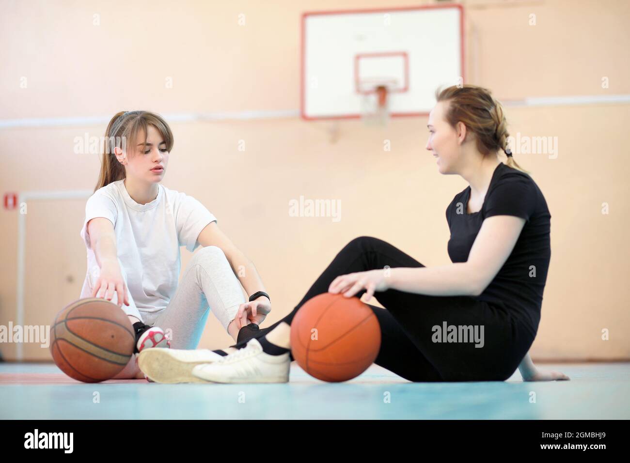 Girl young student in the gym playing a basketball Stock Photo - Alamy