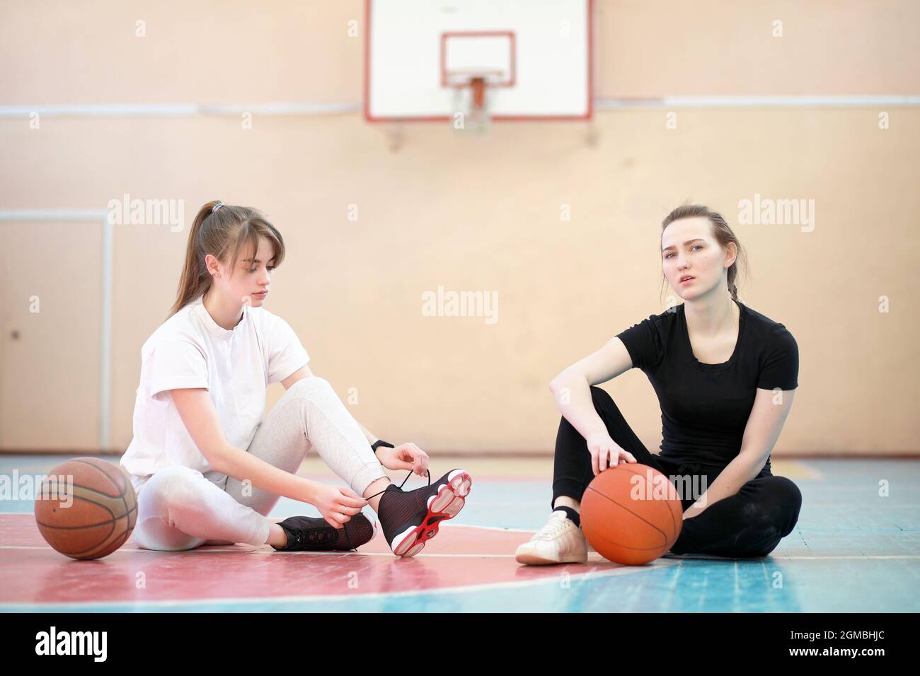 Girl young student in the gym playing a basketball Stock Photo - Alamy