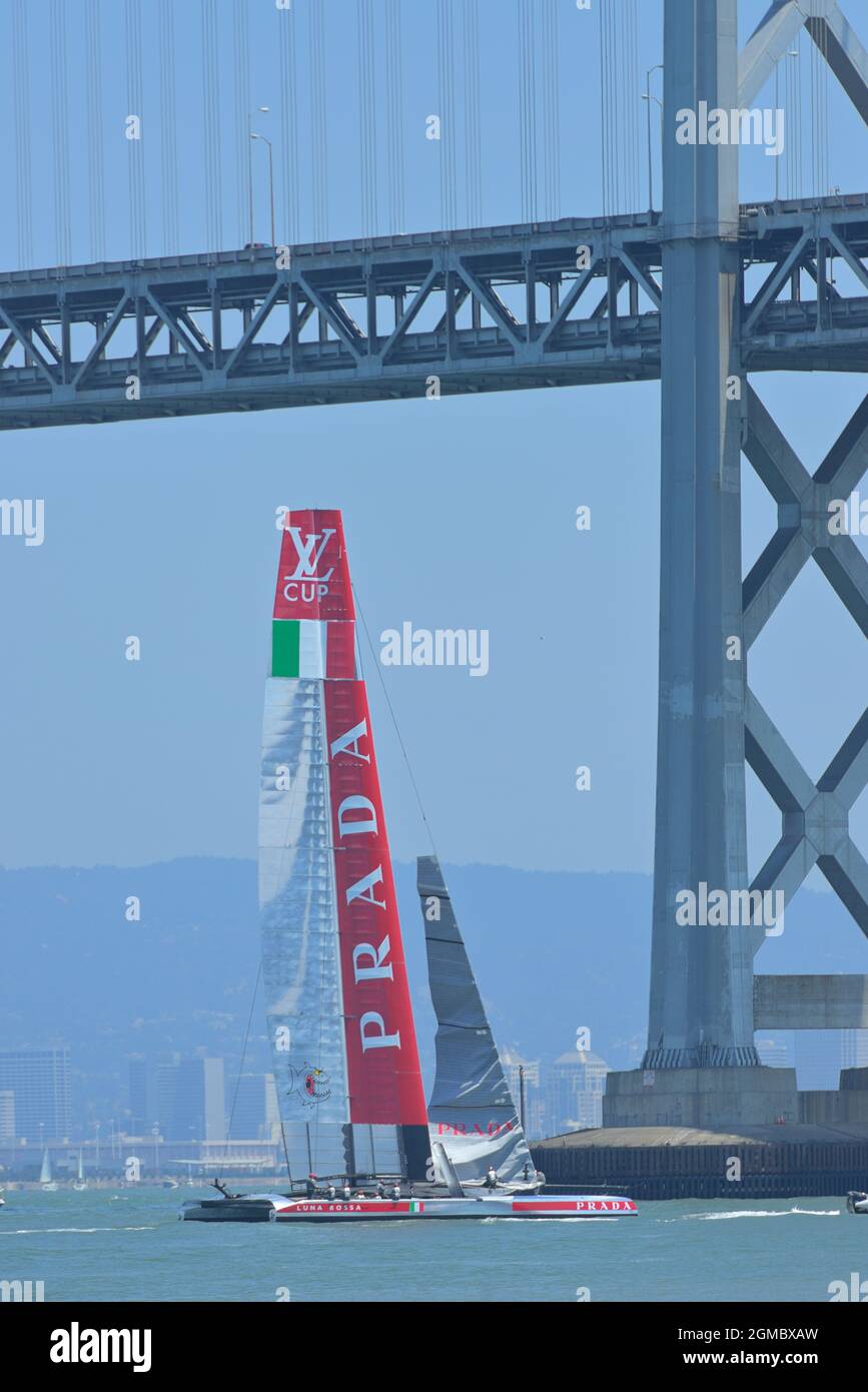 Auld mug americas cup trophy hi-res stock photography and images - Alamy