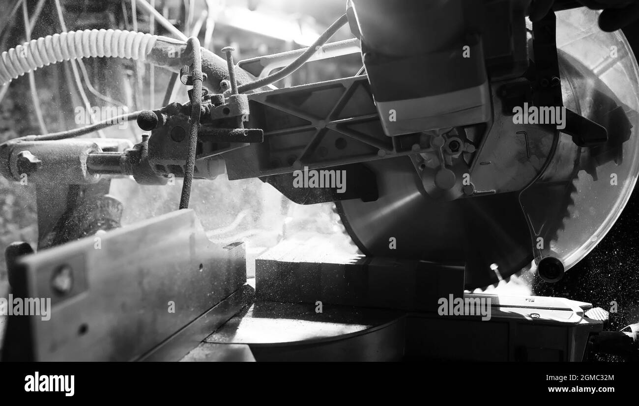 Using table saws in workshop hi-res stock photography and images - Alamy