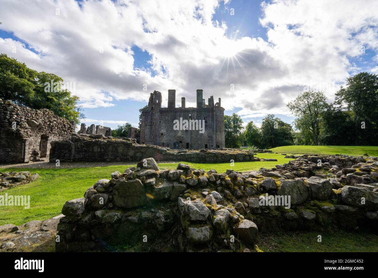 Huntly castle scotland exterior hi-res stock photography and images - Alamy