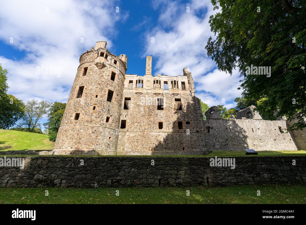 Huntly castle scotland exterior hi-res stock photography and images - Alamy