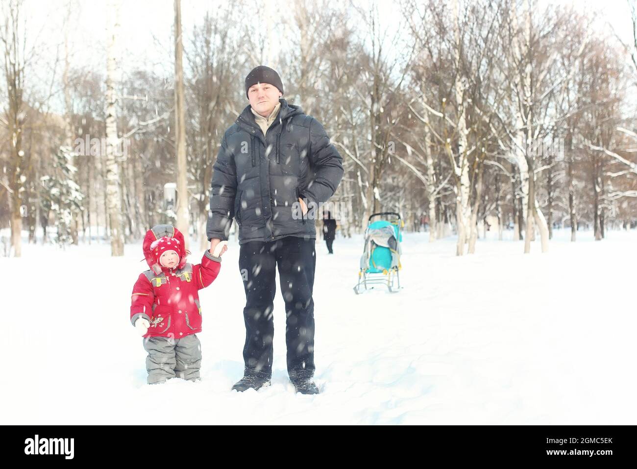 Family with children in the park in winter snow blizzard Stock Photo ...