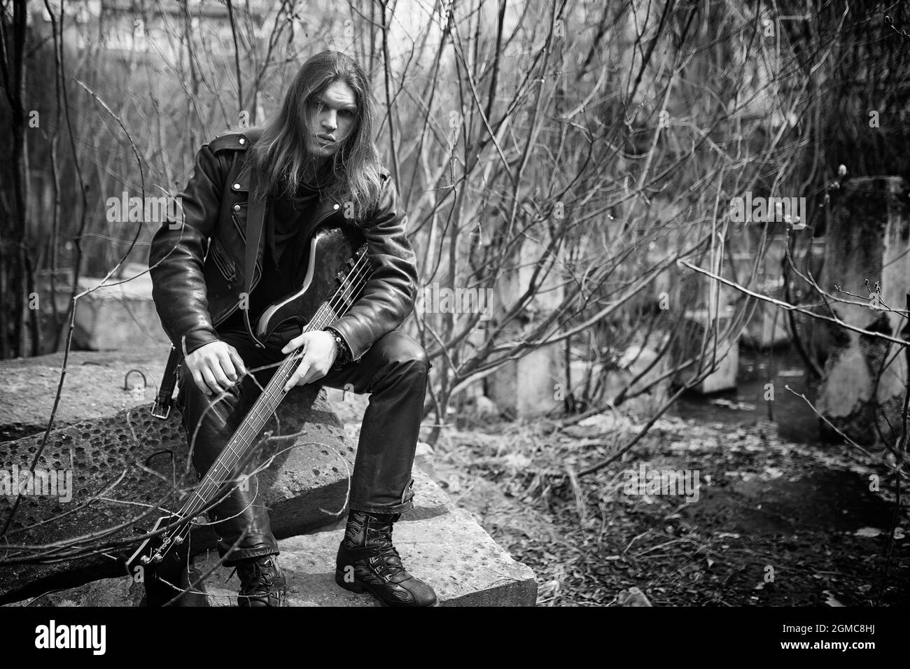 Person in metal suit Black and White Stock Photos & Images - Alamy