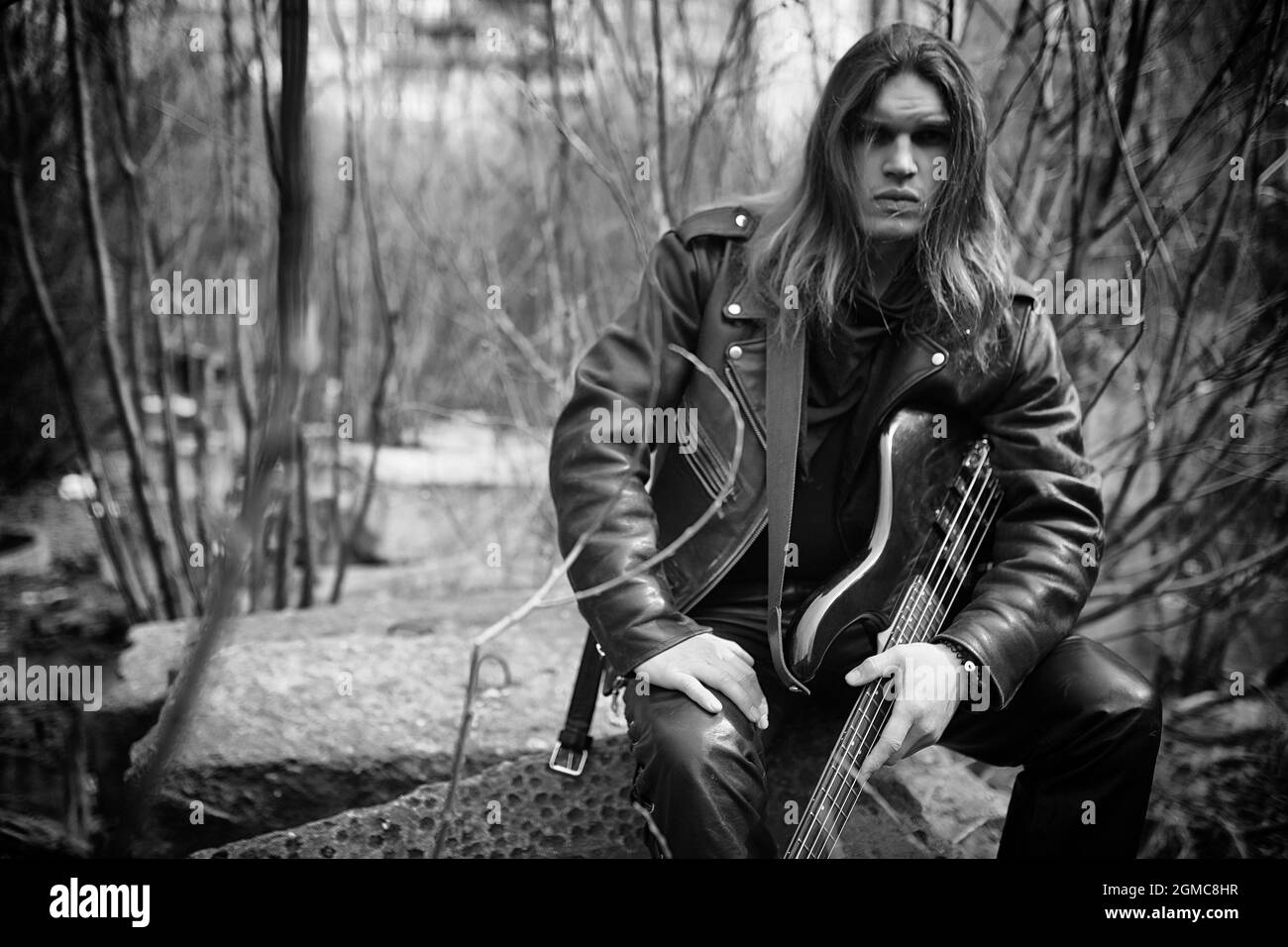 Person in metal suit Black and White Stock Photos & Images - Alamy