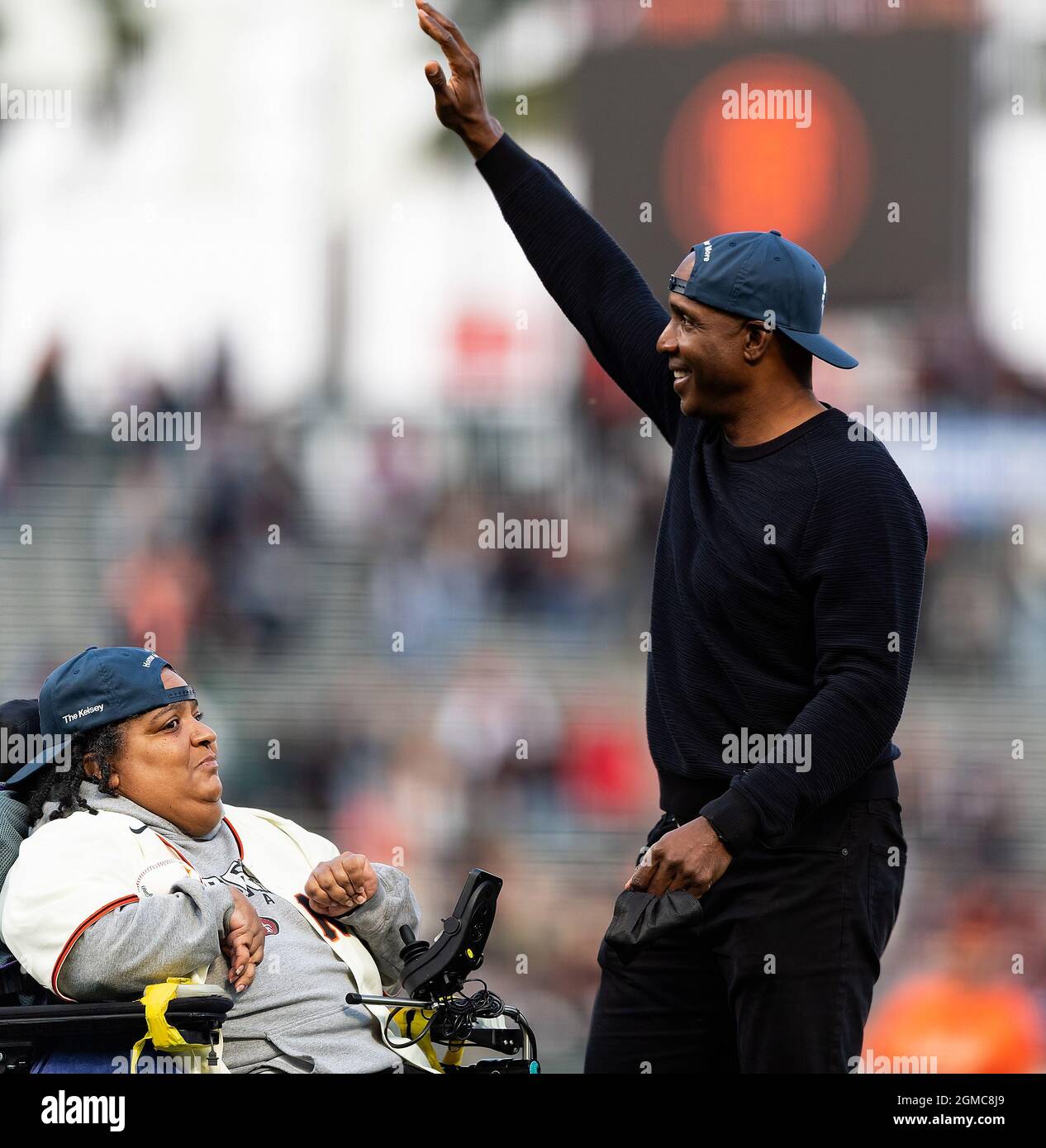 San Francisco, California, USA. 17th Sep, 2021. Barry Bonds waves to ...