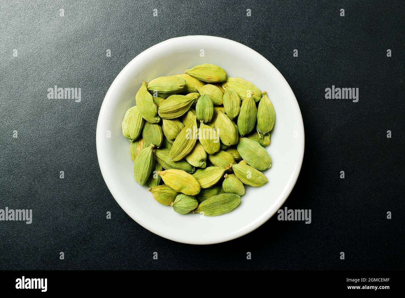 Green cardamom texture hi-res stock photography and images - Alamy