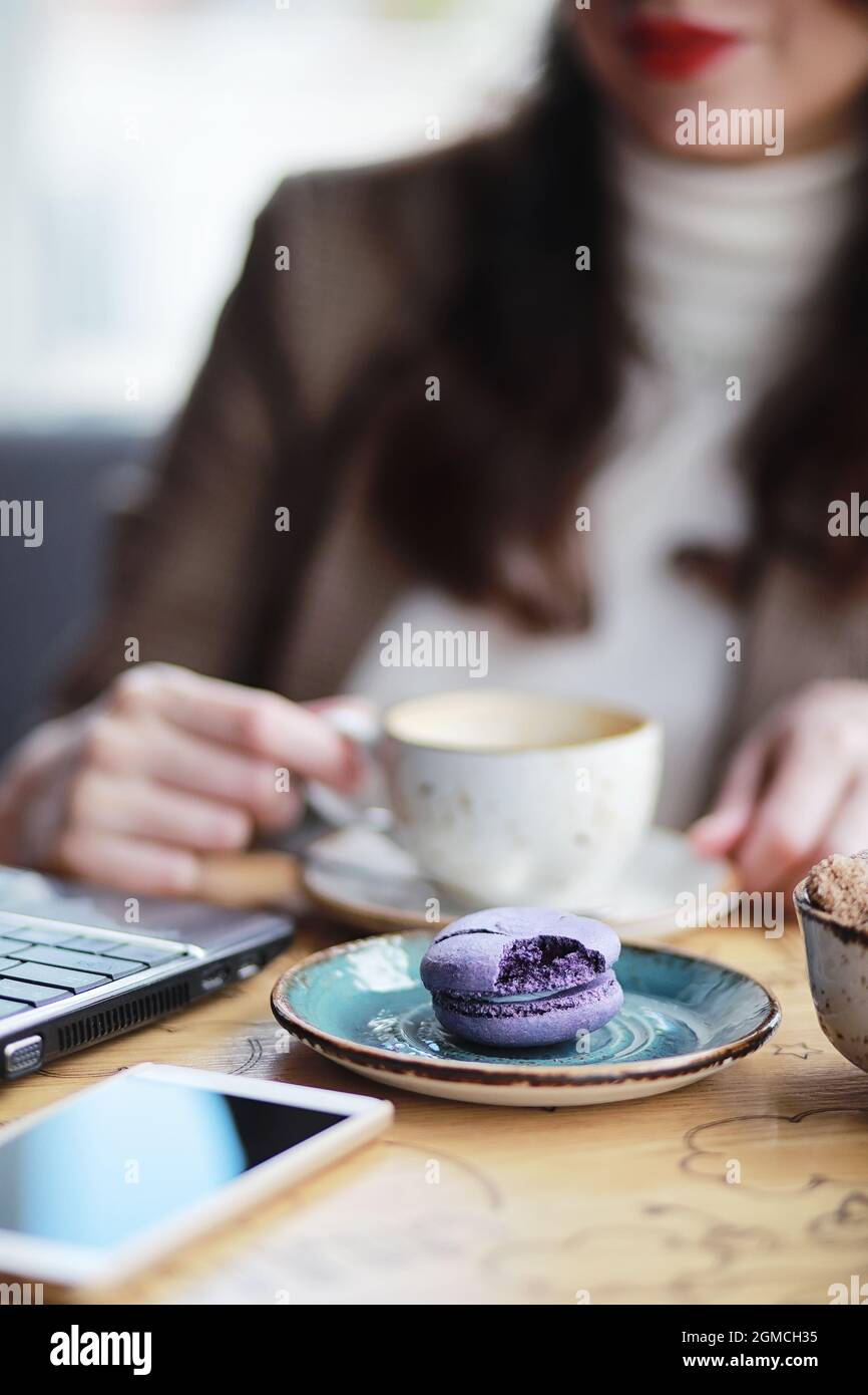 Girl eating coffee cakes and drinking coffee Stock Photo - Alamy