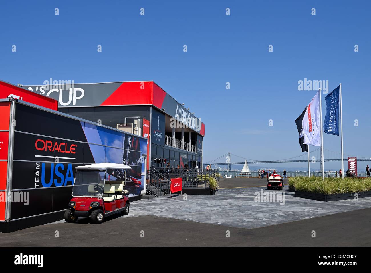 Auld mug americas cup trophy hi-res stock photography and images - Alamy