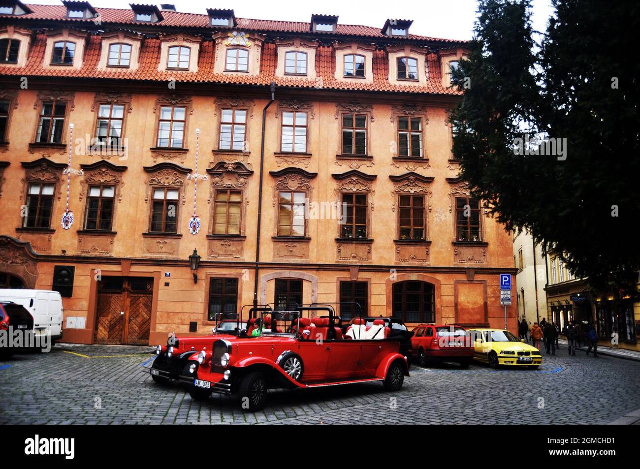 Luxury vacation rental travelers hi-res stock photography and images ...