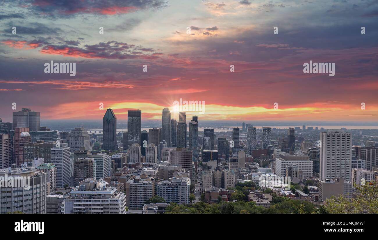 Panoramic Belvedere Mount Royal, Chalet Mont Royal a scenic lookout ...