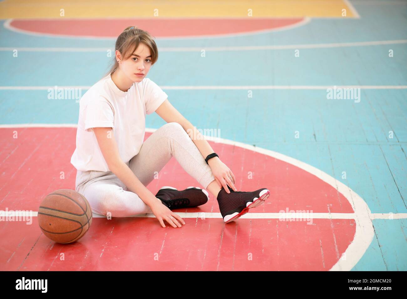 Girl young student in the gym playing a basketball Stock Photo - Alamy