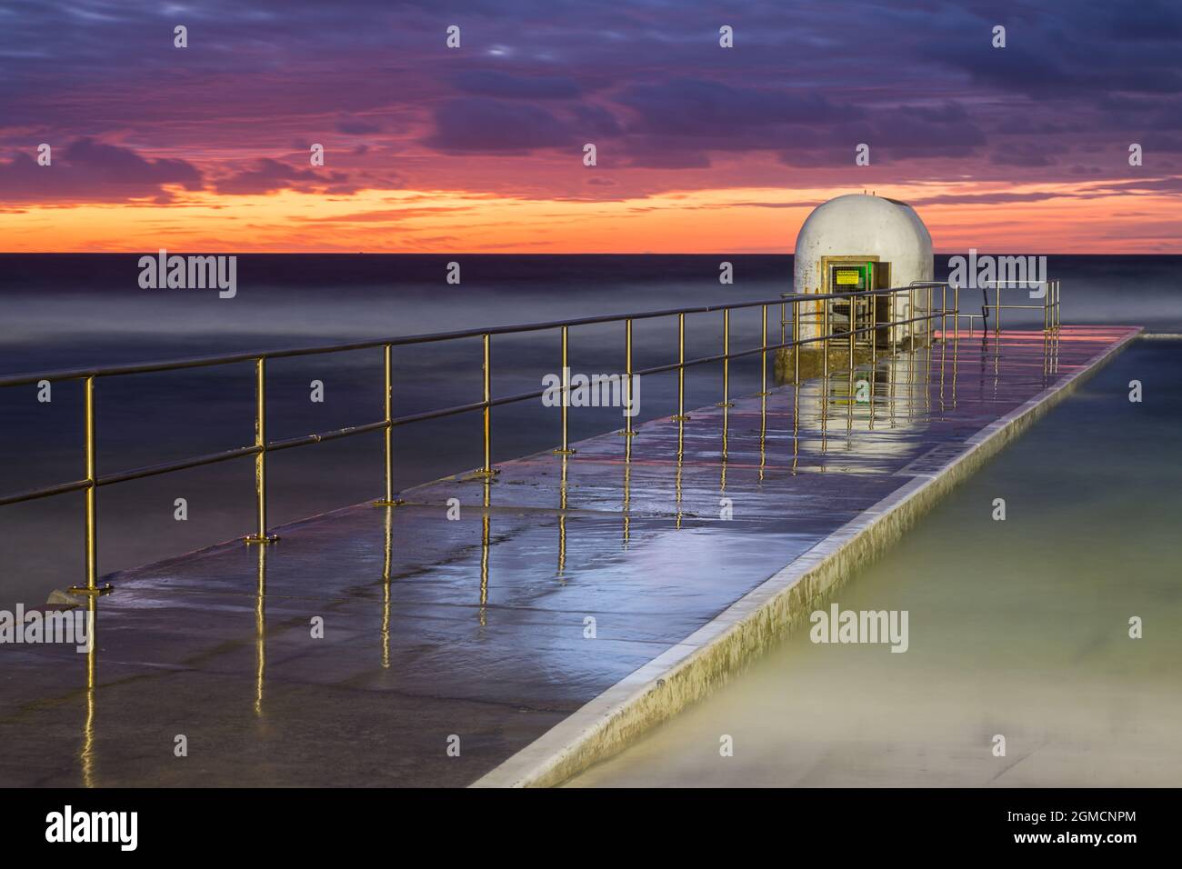 Newcastle nsw ocean baths hi-res stock photography and images - Alamy