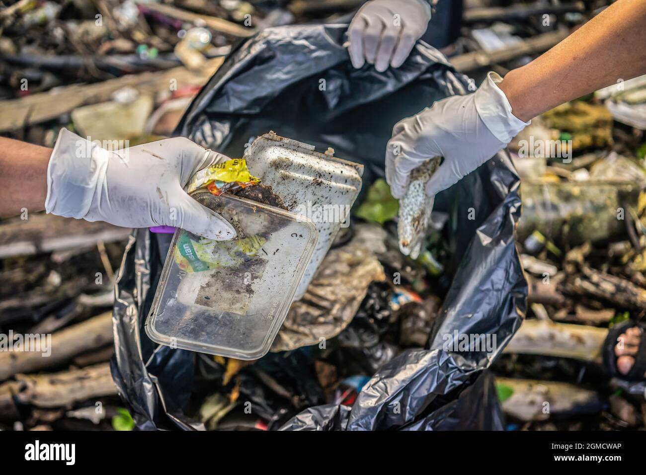 Kendari, Indonesia. 18th Sep, 2021. Participants trash some plastics ...