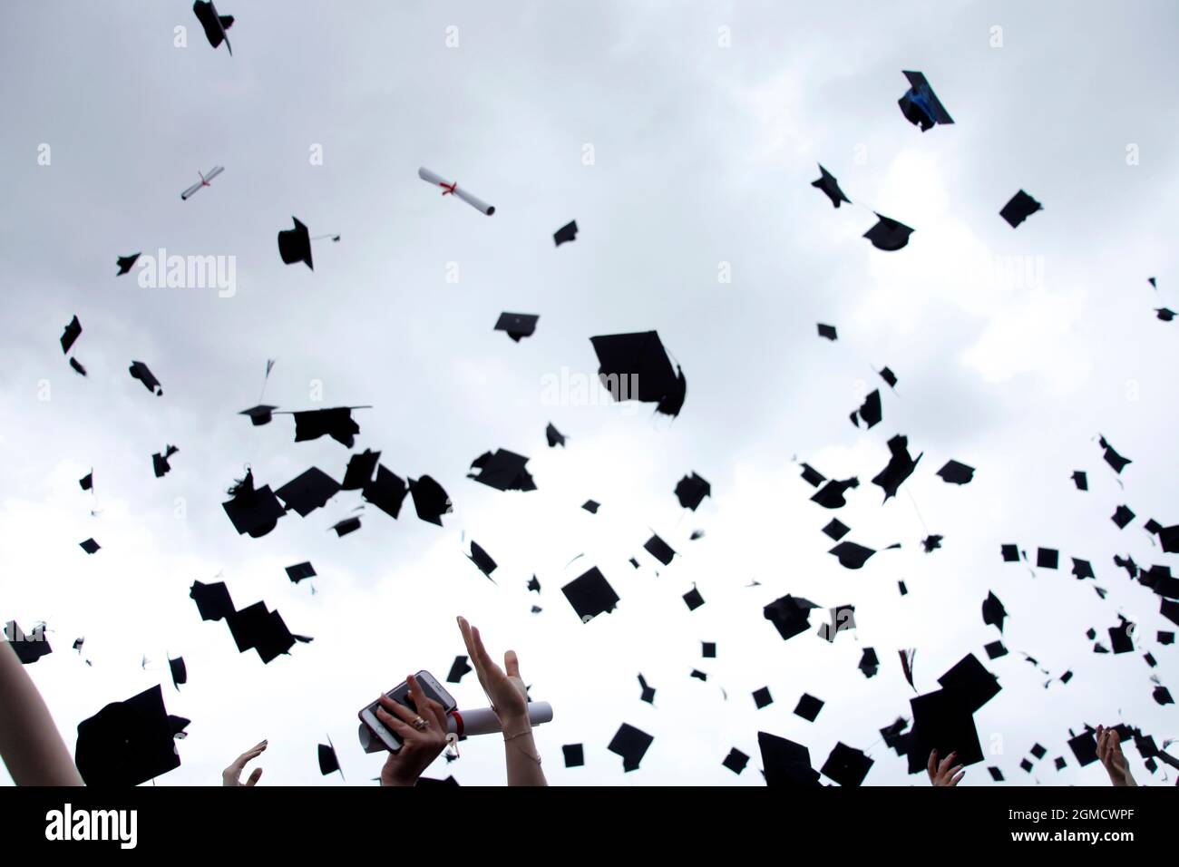 Graduation hat flying hi-res stock photography and images - Alamy