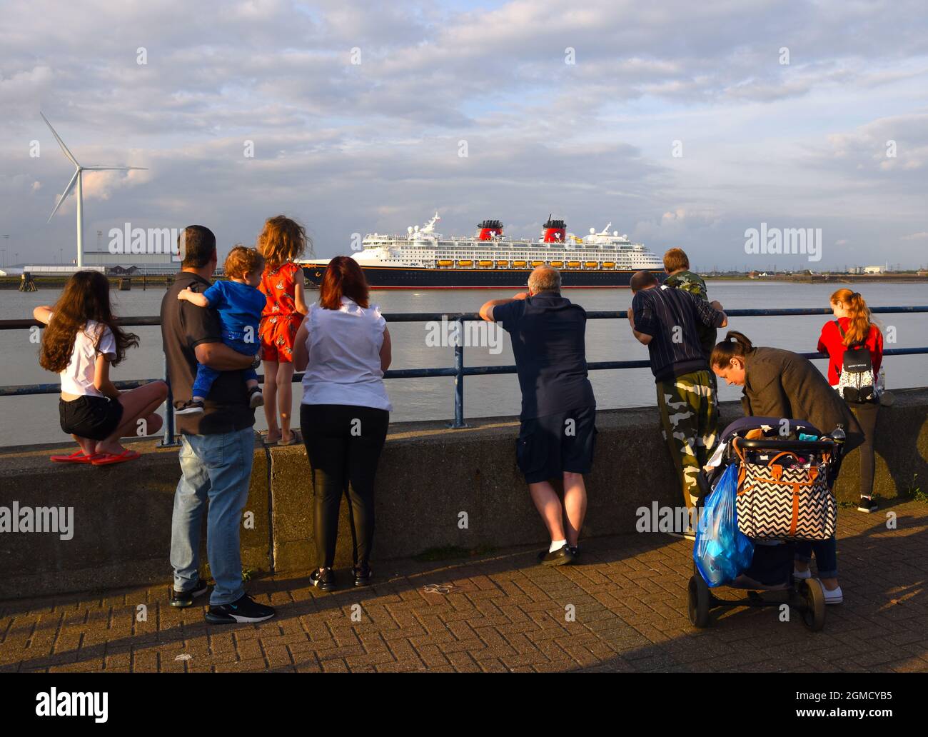 17/09/2021 Gravesend UK The cruise ship Disney Magic has attracted ...