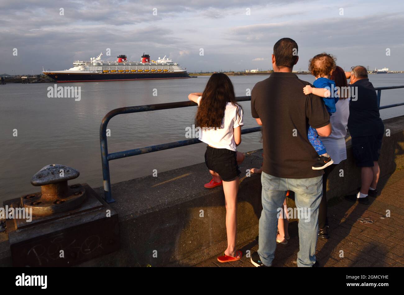 17/09/2021 Gravesend UK The cruise ship Disney Magic has attracted ...