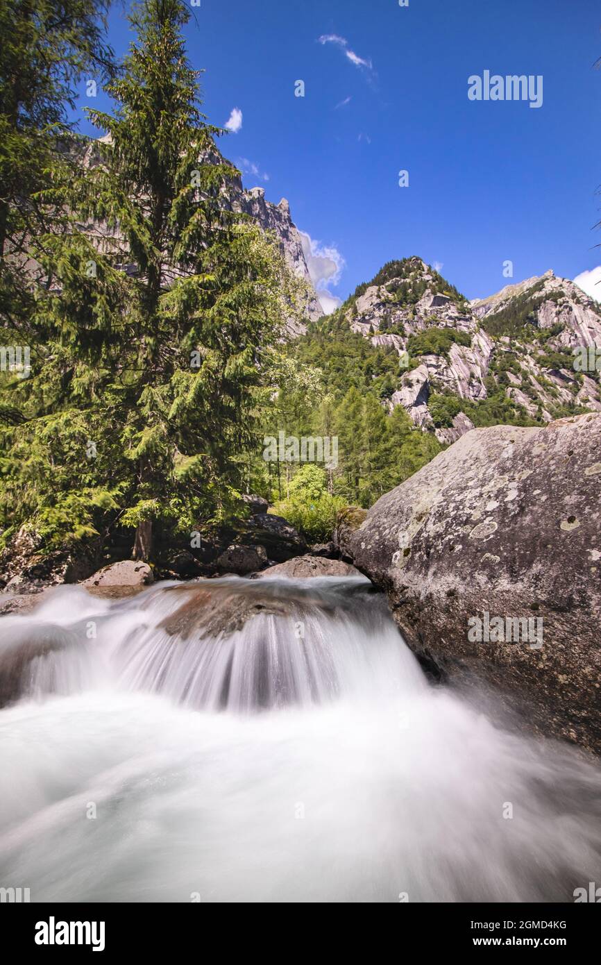 Val di Mello, sondrio, italia Stock Photo - Alamy