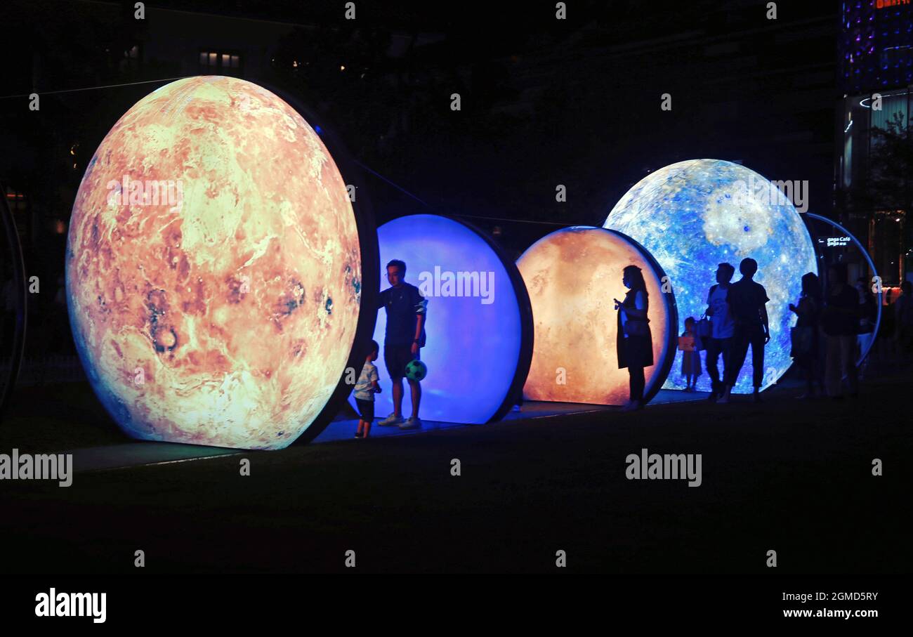 Balloon installation china hi-res stock photography and images - Alamy