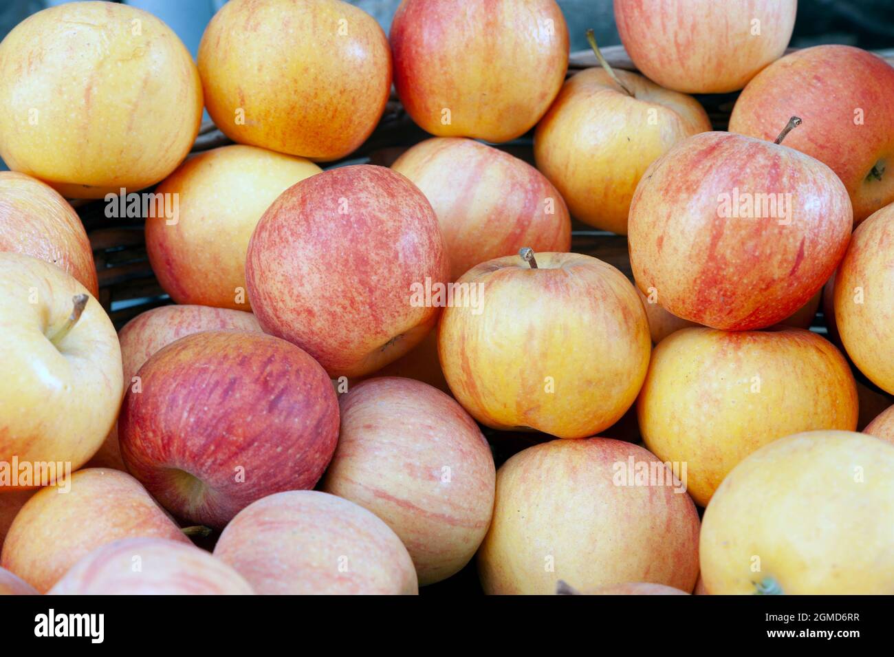 Food apples hi-res stock photography and images - Alamy