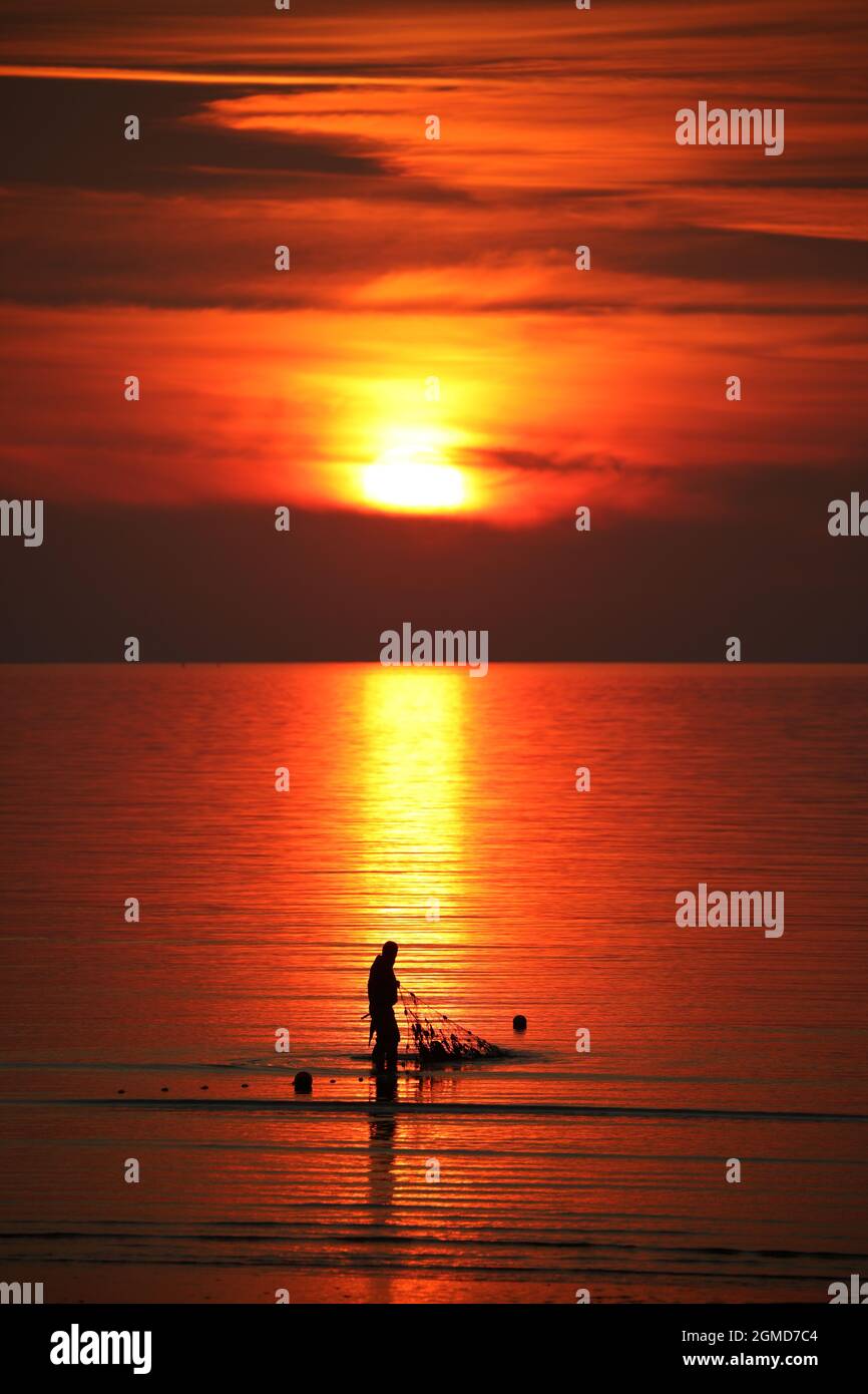Heacham, UK. 16th Sep, 2021. A fisherman brings in nets on a beautiful ...