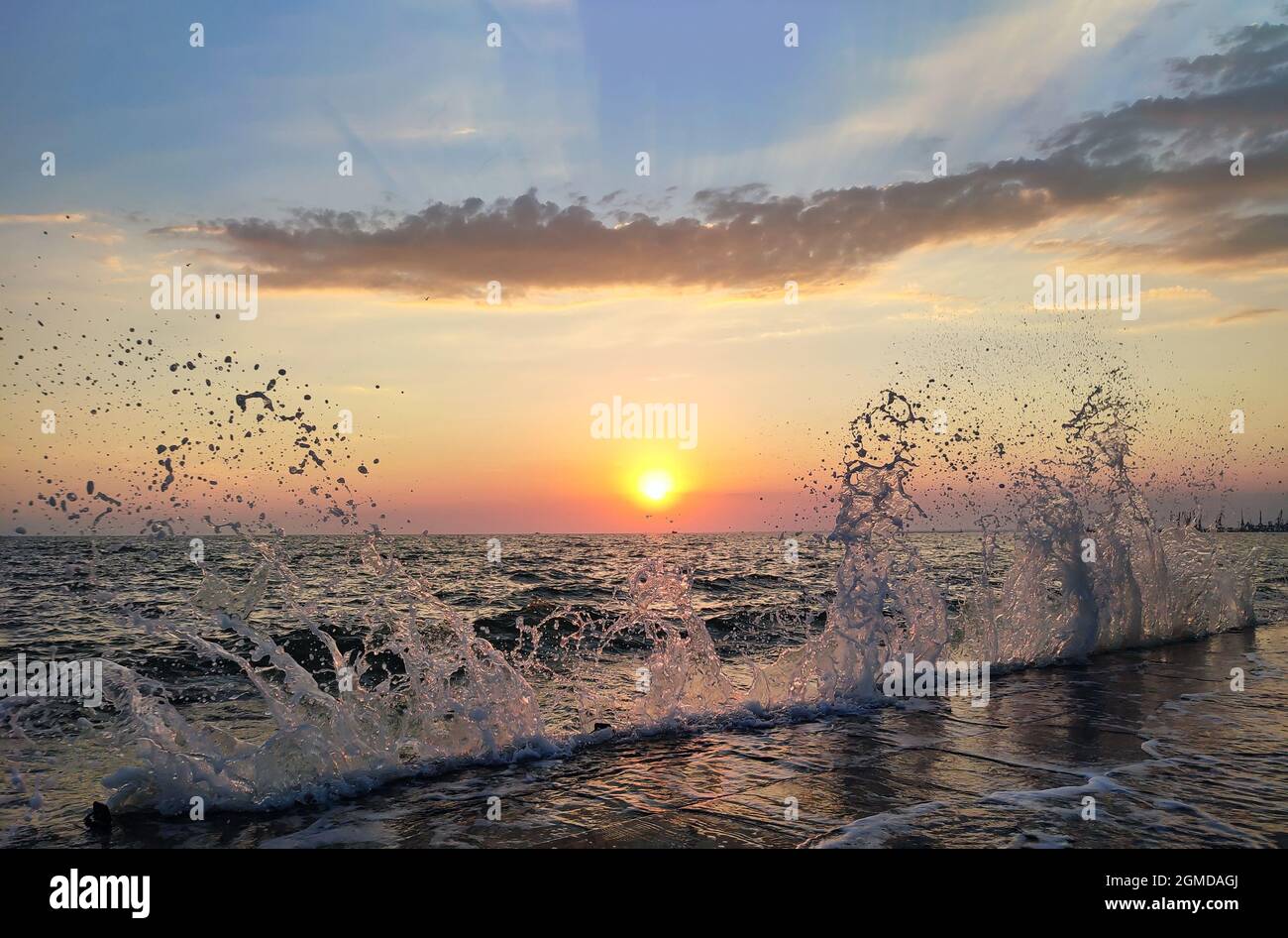 High wave hi-res stock photography and images - Alamy