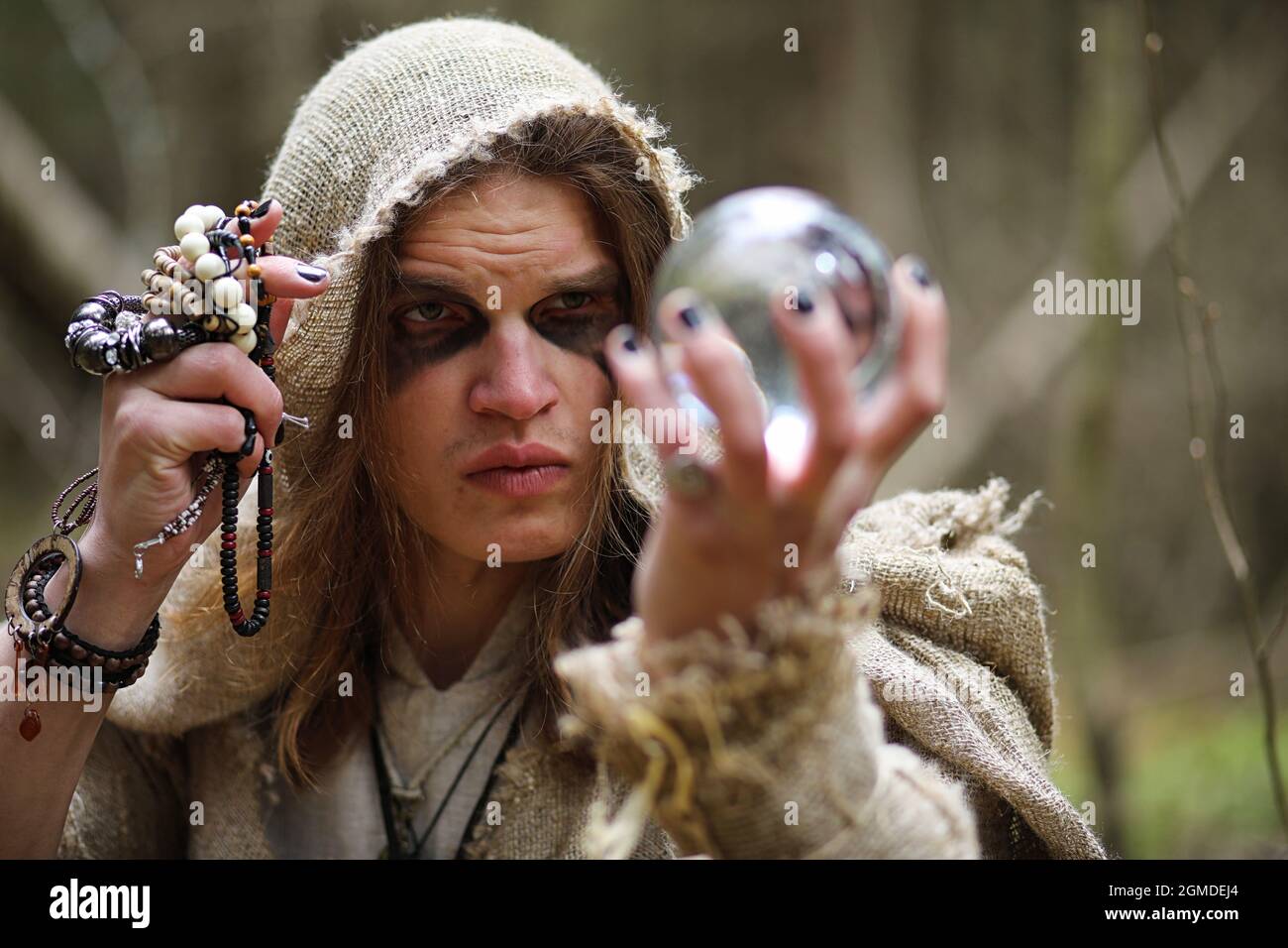 Monks mantle hi-res stock photography and images - Alamy