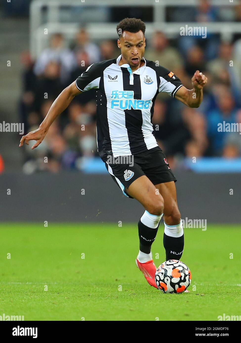 NEWCASTLE UPON TYNE, ENGLAND - SEPTEMBER 17: Jacob Murphy of Newcastle ...