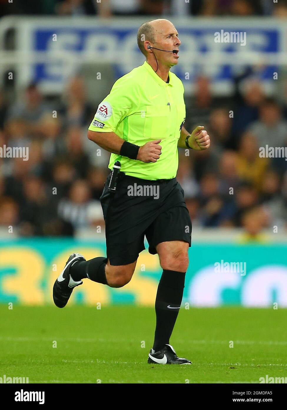 NEWCASTLE UPON TYNE, ENGLAND - SEPTEMBER 17: the referee, Mike Dean ...