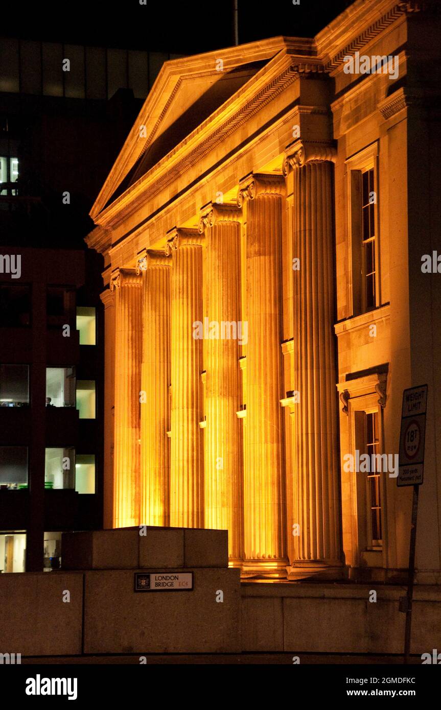 Fishmongers hall london bridge london hi-res stock photography and ...