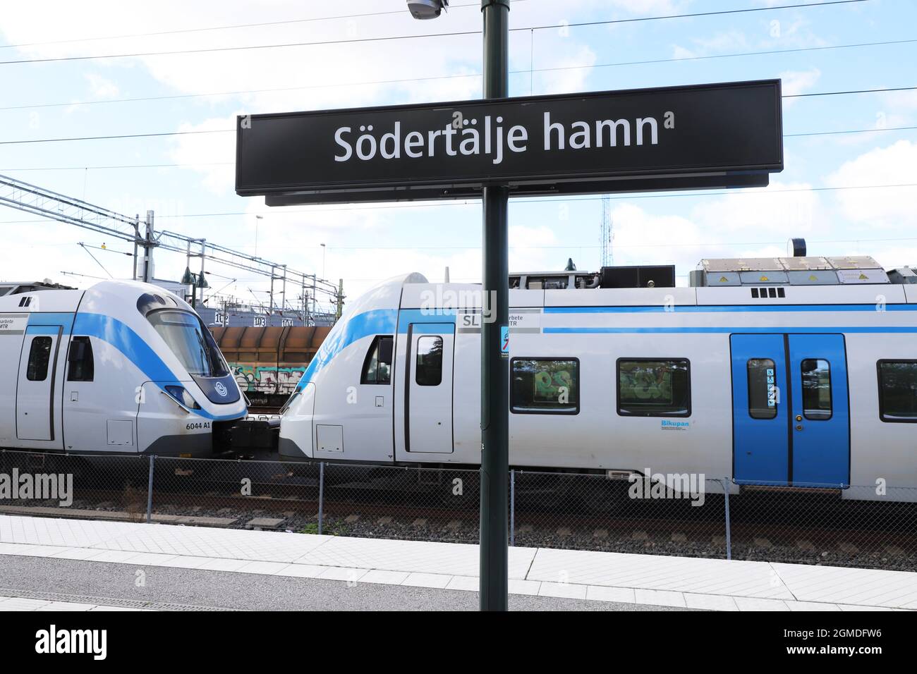 Commuter transportation hi-res stock photography and images - Alamy