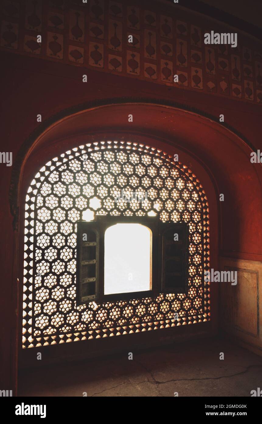 window design at amer fort rajasthan india Stock Photo - Alamy