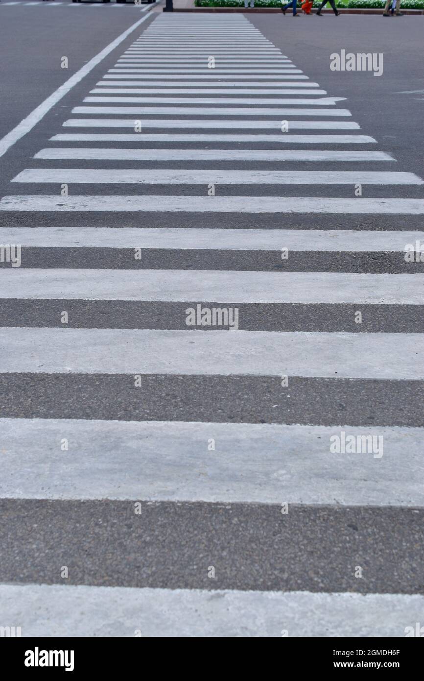 India pedestrian crossing hi-res stock photography and images - Alamy