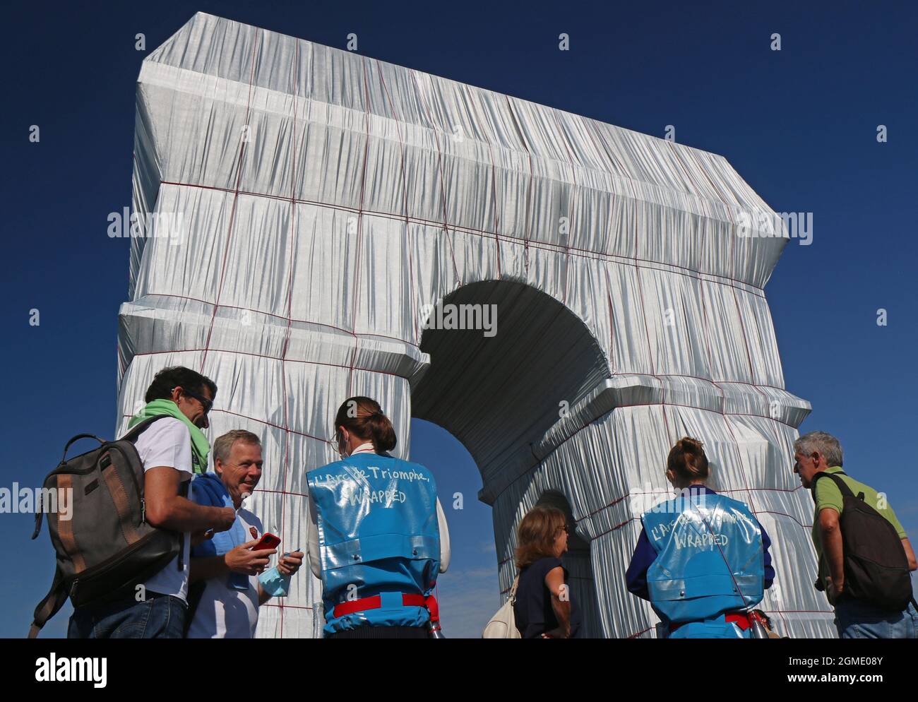 Unveiling Sheet High Resolution Stock Photography and Images - Alamy