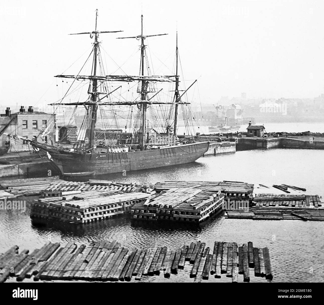 North sunderland harbour hi-res stock photography and images - Alamy