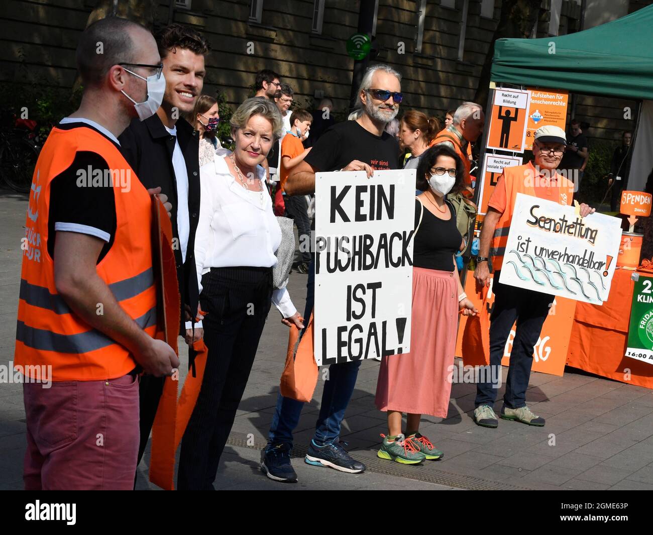 Human chain rescue hi-res stock photography and images - Alamy