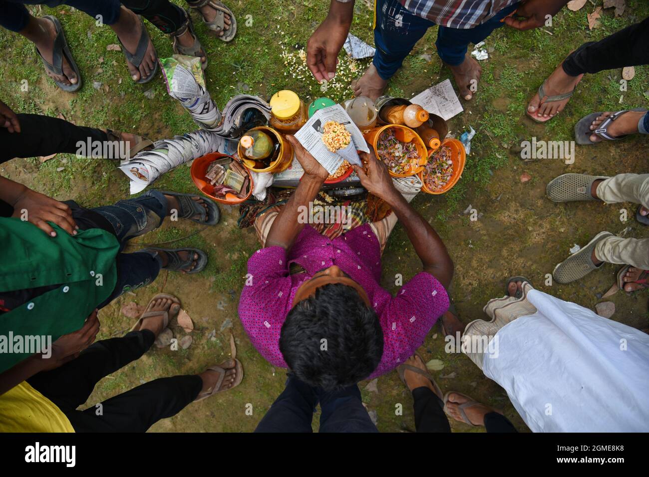 Street Food seller (jhal muri, chanachur mixed Stock Photo - Alamy