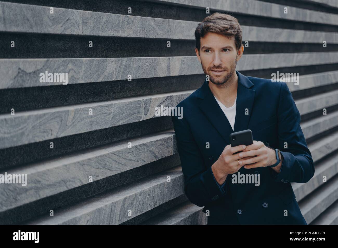 Mobile typing hi-res stock photography and images - Alamy