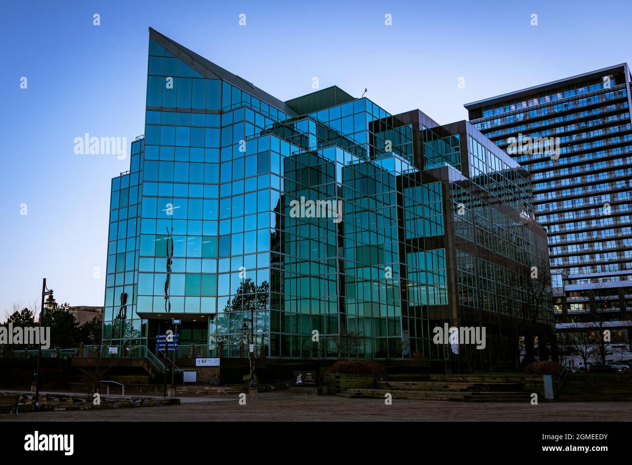 SUMMIT PLACE office building exterior Stock Photo - Alamy