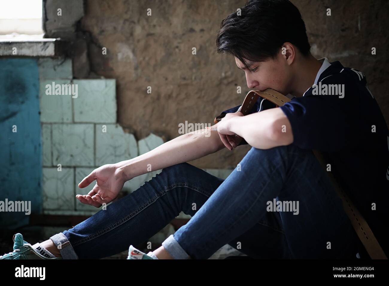Asian teen uses drugs in the basement Stock Photo - Alamy
