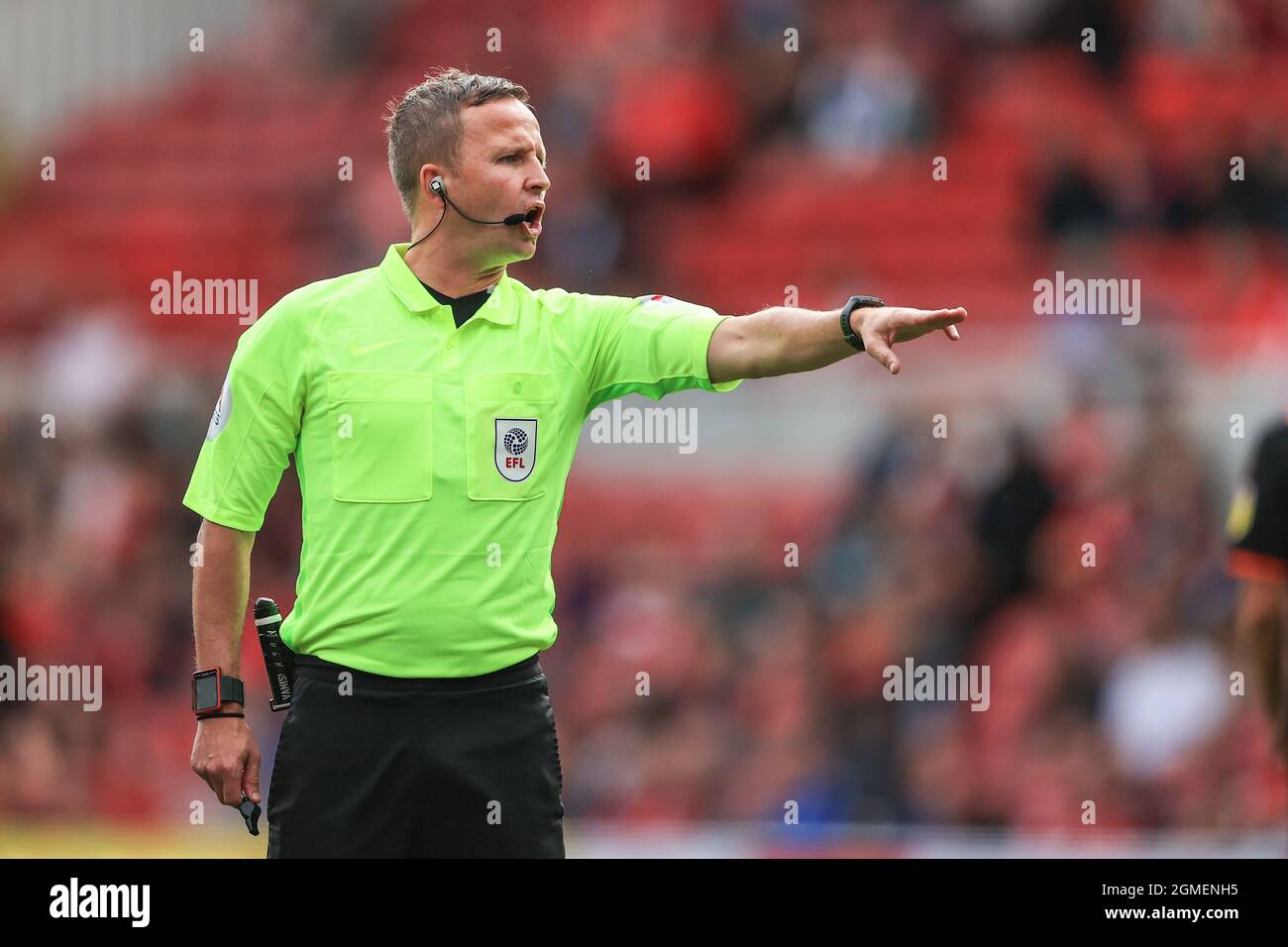 Referee David Webb makes a call Stock Photo - Alamy