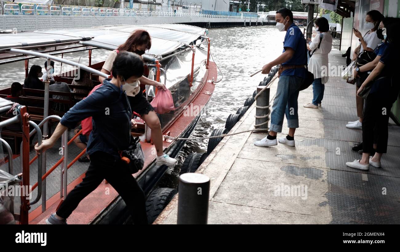 Commuters Khlong Saen Saep aka Sean Saeb Canal at Chit Lom Bridge ...