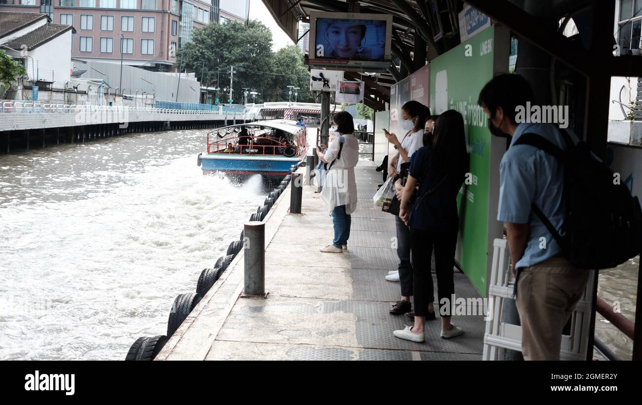 Commuters Khlong Saen Saep aka Sean Saeb Canal at Chit Lom Bridge ...